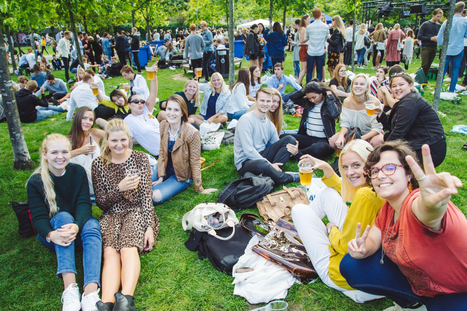 Semester start party-gallery: Are you there? - CBS WIRE